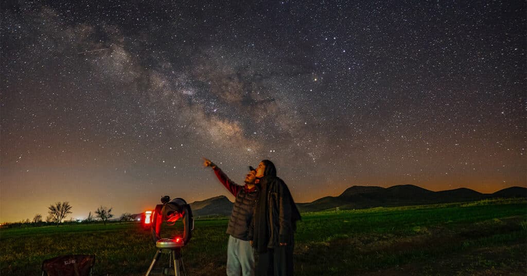 Understanding the Yod in Astrology: A Comprehensive Guide - TTAROTT.com