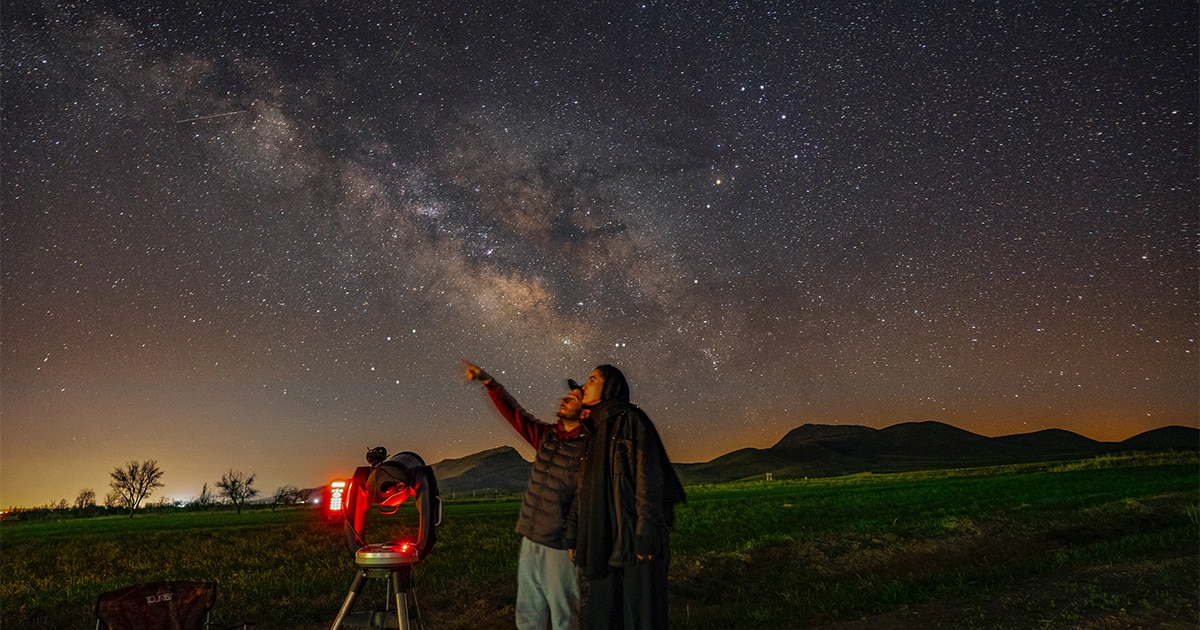 Understanding the Yod in Astrology: A Comprehensive Guide - TTAROTT.com