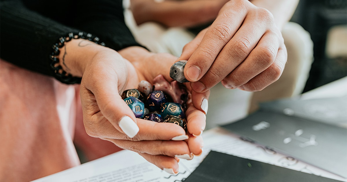 Understanding the Yod in Astrology: A Comprehensive Guide - TTAROTT.com