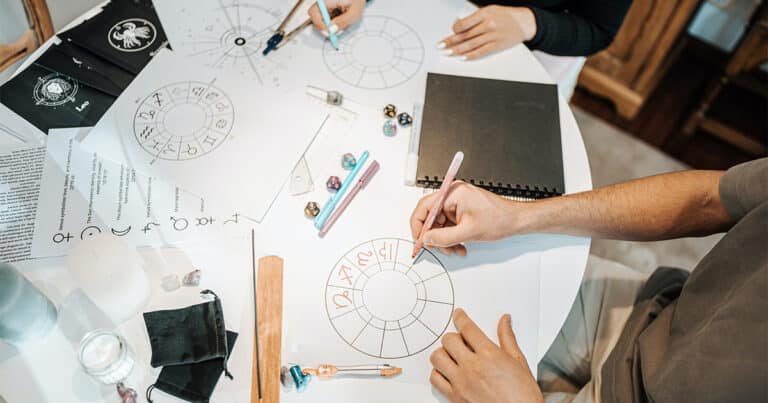 Understanding the Yod in Astrology: A Comprehensive Guide - TTAROTT.com